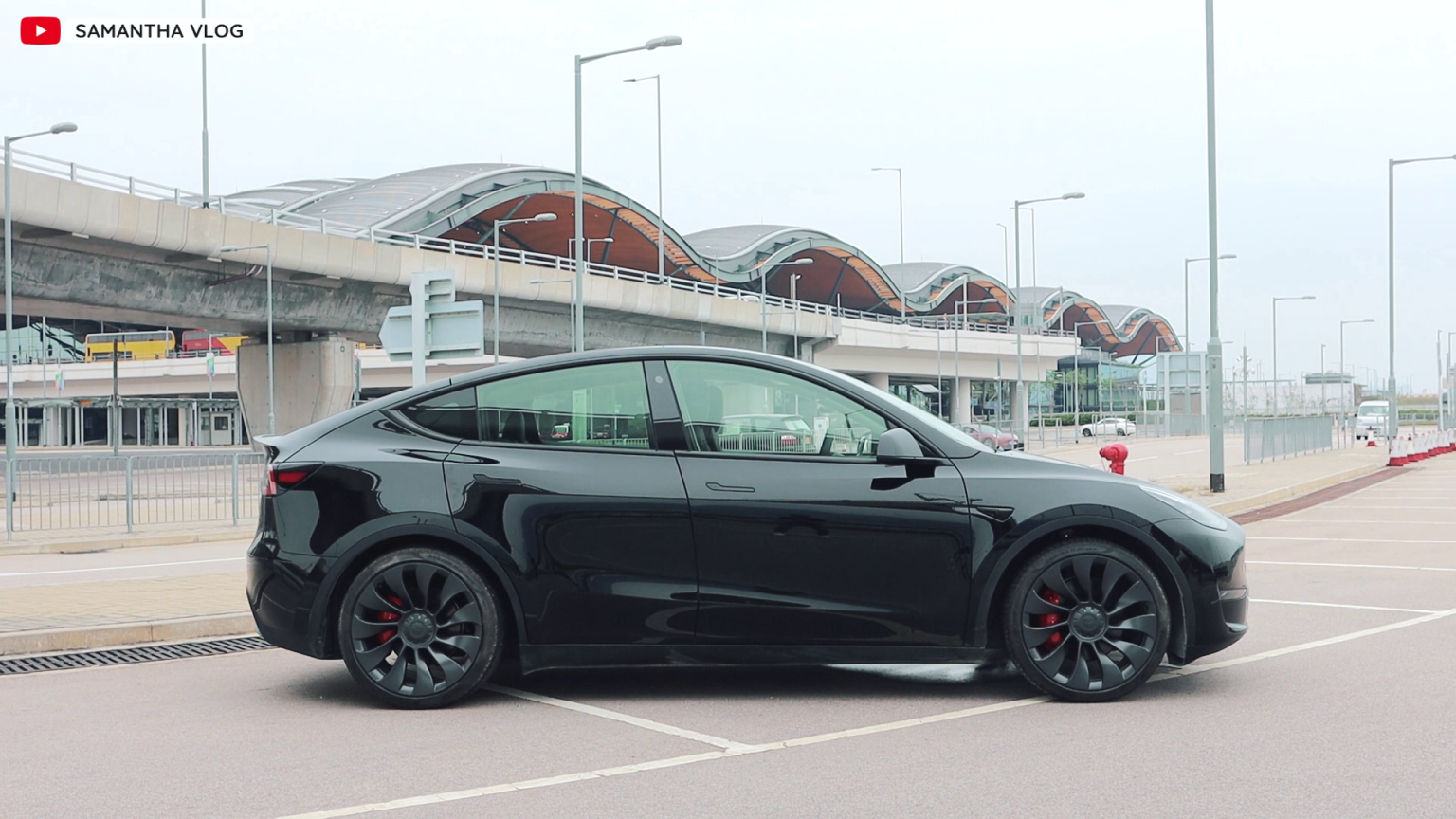 拆解Tesla Model Y Performance💨令人窒息嘅家庭車 | P版尊屬配置、2022新車改動、電池、加速、操控...值得貴過 ...