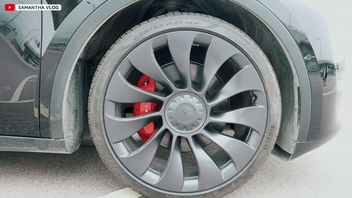 拆解Tesla Model Y Performance💨令人窒息嘅家庭車 | P版尊屬配置、2022新車改動、電池、加速、操控...值得貴過 ...